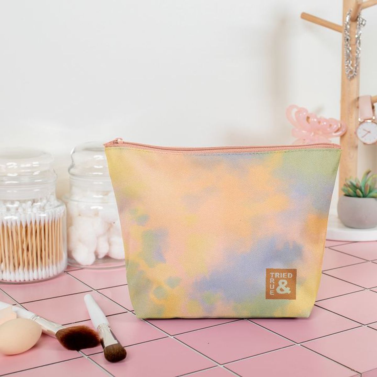 This cute Tweedle pouch keeps 1 plastic ... - Numo